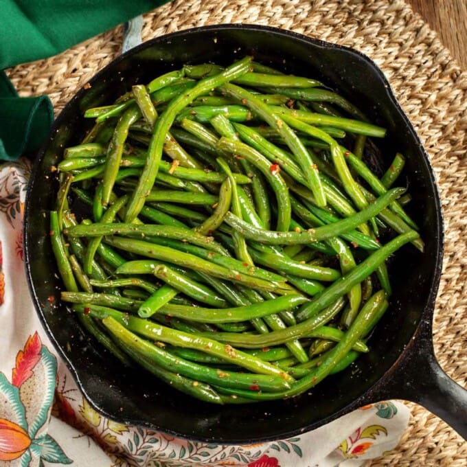 Easy Sautéed Green Beans - Simply Happy Foodie
